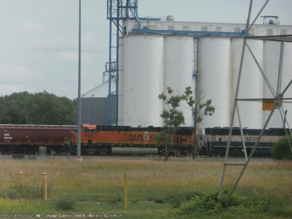 BNSF 7408, 9535 + AOK 66928